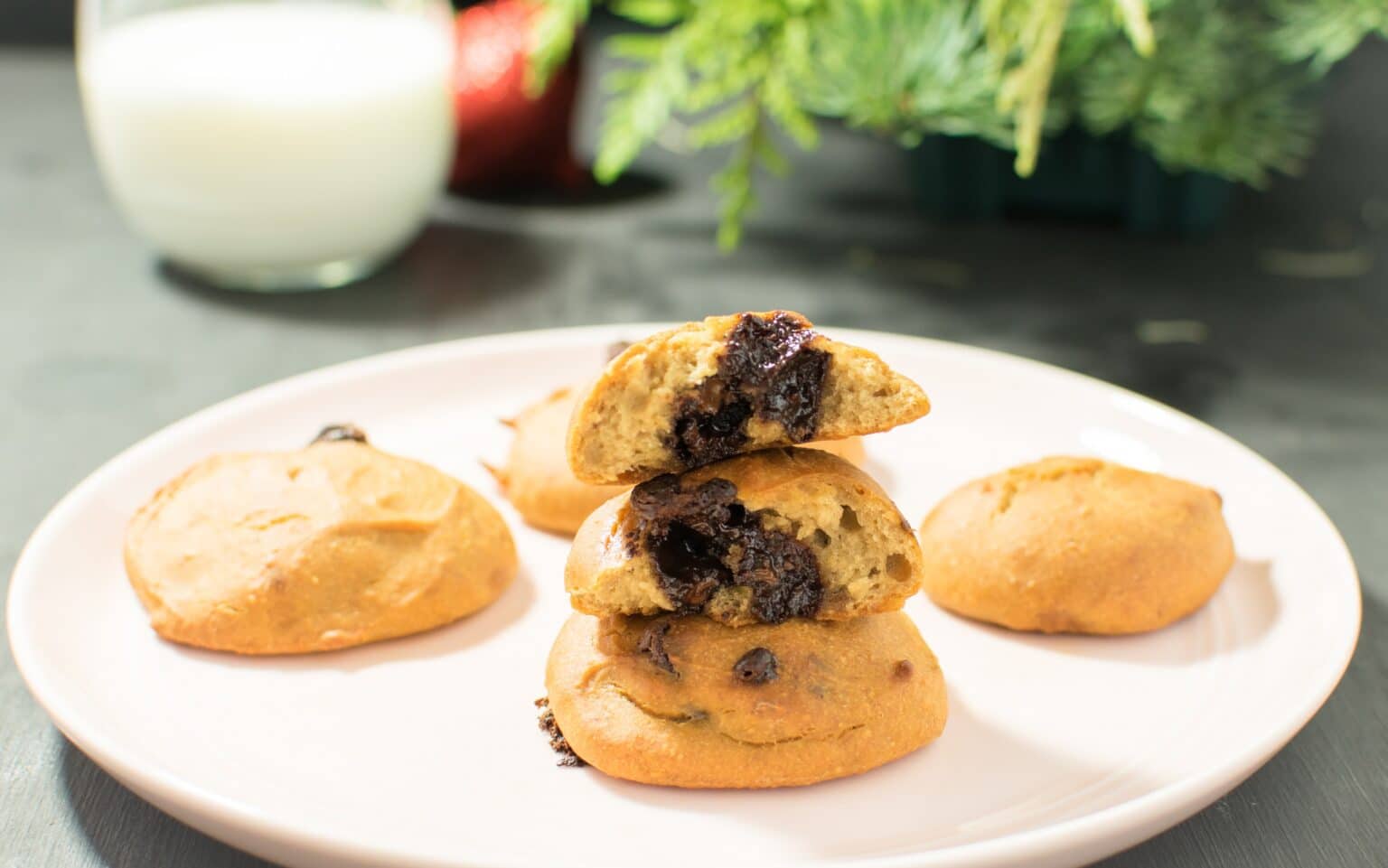 Peanut Butter Chocolate Quinoa Cookies | vegan + gluten free | kiipfit.com