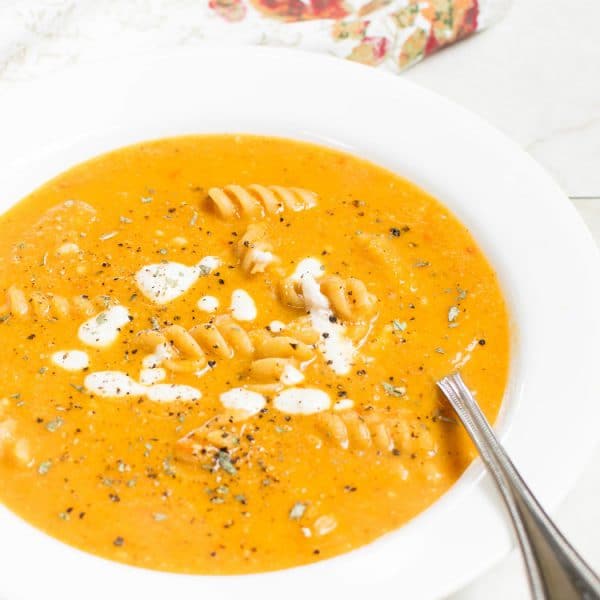 Roasted Red Pepper Pasta Soup | vegan | kiipfit.com