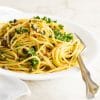 Spaghetti Aglio e Olio | vegan + dairyfree | kiipfit.com