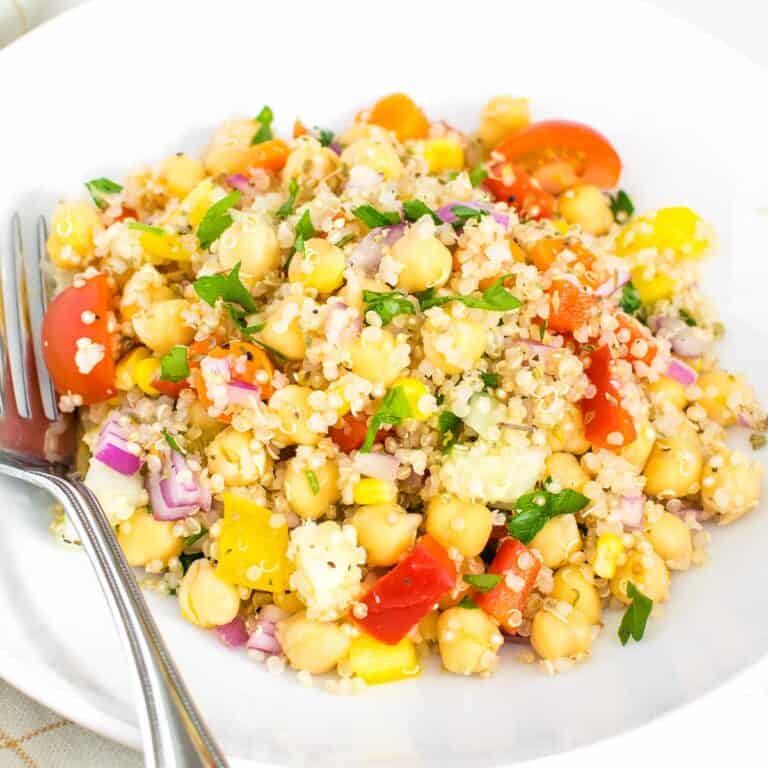 Quinoa Chickpea Salad - kiipfit.com